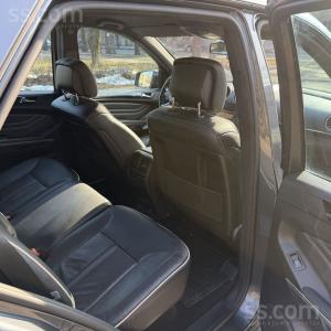Pelēks Mercedes-Benz ML 350 2011 Rīga, ar dzinēja tilpumu 3.00 L un nobraukumu 323 tūkst. km par 7400 €, foto 9 vietnē AUTOMOTO.COM.LV