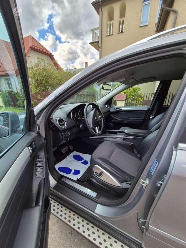 Grey Mercedes-Benz ML 350 2011 in Kaunas, with an engine capacity of 0.00 L and mileage of 420 thousand km for 8450 €, photo 3 on AUTOMOTO.COM.LV