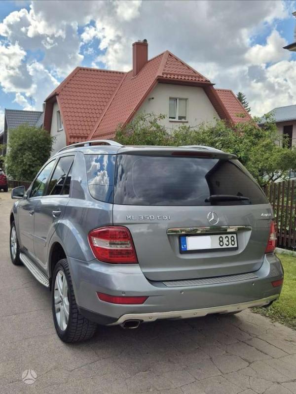 Grey Mercedes-Benz ML 350 2011 in Kaunas, with an engine capacity of 0.00 L and mileage of 420 thousand km for 8450 €, photo 4 on AUTOMOTO.COM.LV