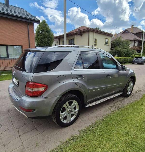Grey Mercedes-Benz ML 350 2011 in Kaunas, with an engine capacity of 0.00 L and mileage of 420 thousand km for 8450 €, photo 5 on AUTOMOTO.COM.LV