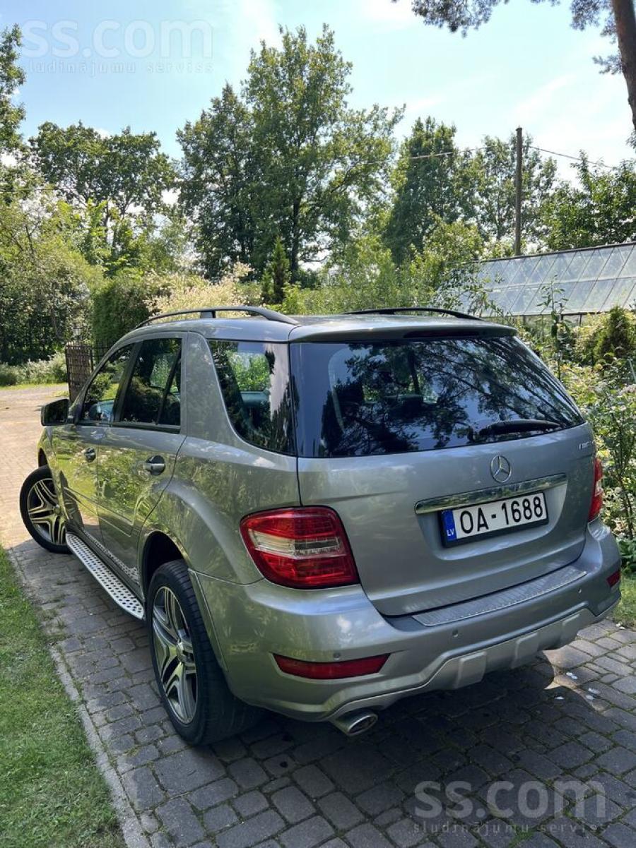 Pelēks Mercedes-Benz ML 350 2011 Rīga, ar dzinēja tilpumu 3.00 L un nobraukumu 279 tūkst. km par 10100 €, foto 13 vietnē AUTOMOTO.COM.LV
