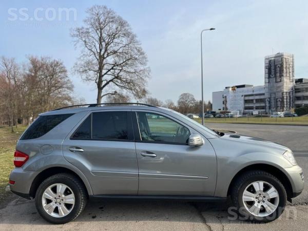 Pelēks Mercedes-Benz ML 350 2011 Rīga, ar dzinēja tilpumu 3.00 L un nobraukumu 323 tūkst. km par 7000 €, foto 4 vietnē AUTOMOTO.COM.LV