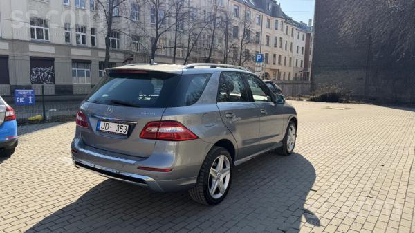Pelēks Mercedes-Benz ML 350 2011 Rīga, ar dzinēja tilpumu 3.00 L un nobraukumu 154 tūkst. km par 18500 €, foto 3 vietnē AUTOMOTO.COM.LV