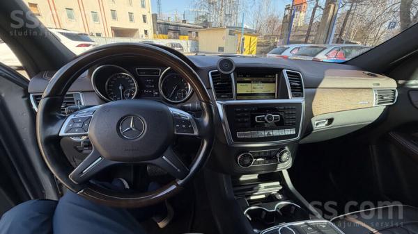 Pelēks Mercedes-Benz ML 350 2011 Rīga, ar dzinēja tilpumu 3.00 L un nobraukumu 154 tūkst. km par 18500 €, foto 6 vietnē AUTOMOTO.COM.LV