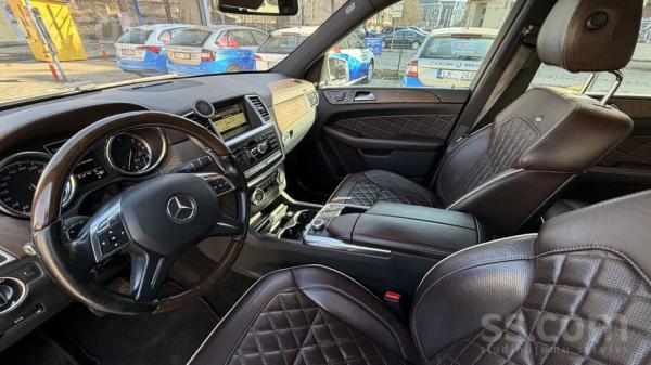 Pelēks Mercedes-Benz ML 350 2011 Rīga, ar dzinēja tilpumu 3.00 L un nobraukumu 154 tūkst. km par 18500 €, foto 7 vietnē AUTOMOTO.COM.LV