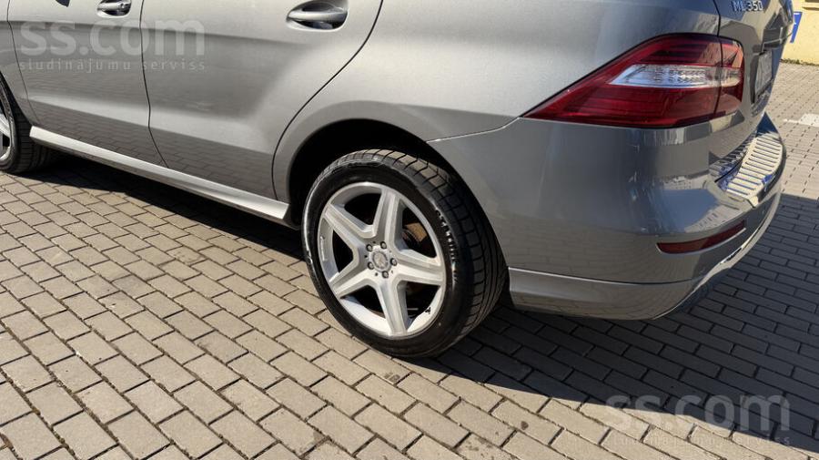 Grey Mercedes-Benz ML 350 2011 in Riga, with an engine capacity of 3.00 L and mileage of 154 thousand km for 18500 €, photo 9 on AUTOMOTO.COM.LV