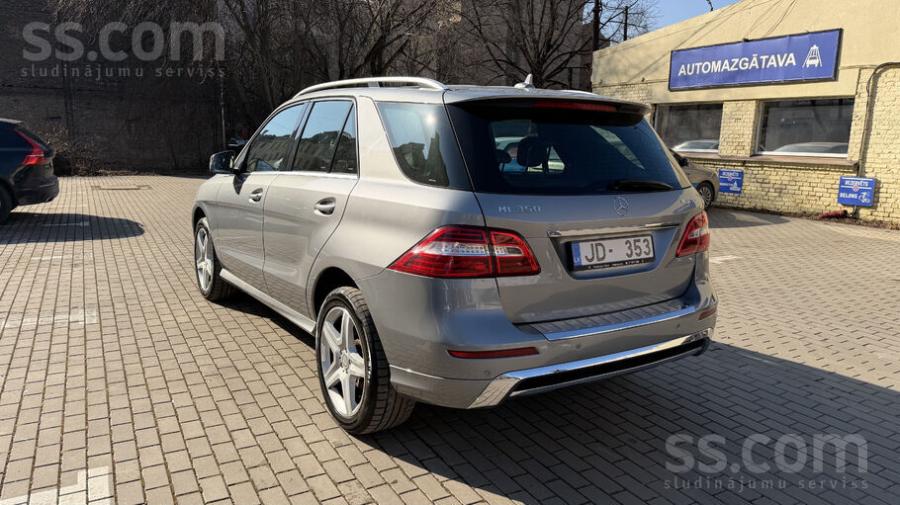 Grey Mercedes-Benz ML 350 2011 in Riga, with an engine capacity of 3.00 L and mileage of 154 thousand km for 18500 €, photo 10 on AUTOMOTO.COM.LV