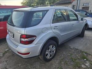 Pelēks Mercedes-Benz ML 350 2011 Šauļi, ar dzinēja tilpumu 3.00 L un nobraukumu 317 tūkst. km par 3700 €, foto 4 vietnē AUTOMOTO.COM.LV