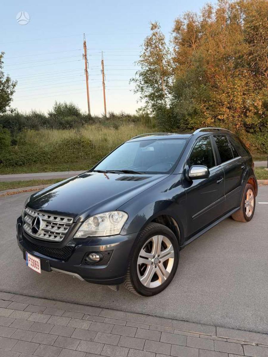 Grey Mercedes-Benz ML 350 2011 in Kaunas, with an engine capacity of 2.99 L and mileage of 281 thousand km for 8350 €, photo 1 on AUTOMOTO.COM.LV