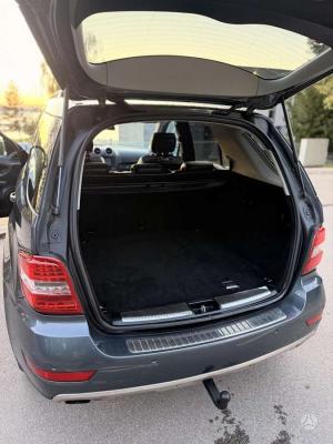 Grey Mercedes-Benz ML 350 2011 in Kaunas, with an engine capacity of 2.99 L and mileage of 281 thousand km for 8350 €, photo 7 on AUTOMOTO.COM.LV