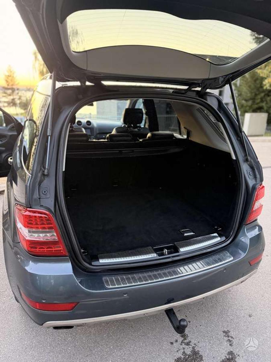 Grey Mercedes-Benz ML 350 2011 in Kaunas, with an engine capacity of 2.99 L and mileage of 281 thousand km for 8350 €, photo 7 on AUTOMOTO.COM.LV