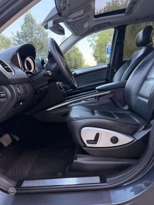 Grey Mercedes-Benz ML 350 2011 in Kaunas, with an engine capacity of 2.99 L and mileage of 281 thousand km for 8350 €, photo 9 on AUTOMOTO.COM.LV