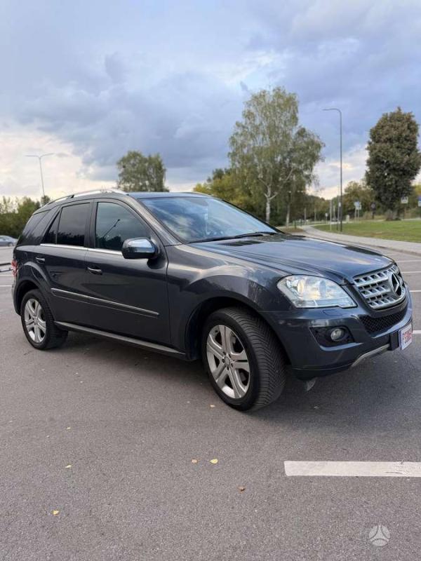 Мерседес МЛ 350 2011 в Каунас на AUTOMOTO.COM.LV Серый Мерседес МЛ 350 2011 в Каунас, объемом двигателя 2.99 л и пробегом 281 тыс. км за 8350 €, фото 3 на AUTOMOTO.COM.LV