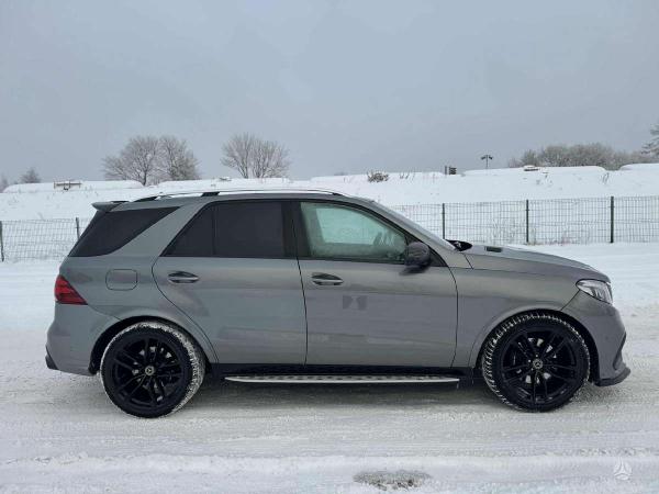 Grey Mercedes-Benz ML 350 2012 in Vilnius, with an engine capacity of 0.00 L and mileage of 424 thousand km for 21100 €, photo 2 on AUTOMOTO.COM.LV
