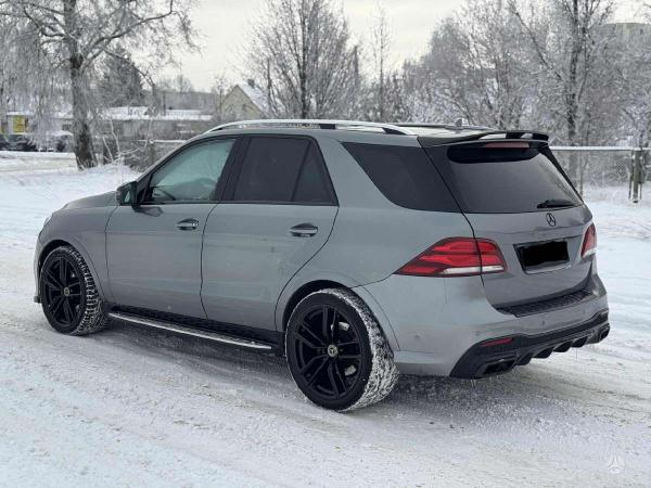 Grey Mercedes-Benz ML 350 2012 in Vilnius, with an engine capacity of 0.00 L and mileage of 424 thousand km for 21100 €, photo 6 on AUTOMOTO.COM.LV