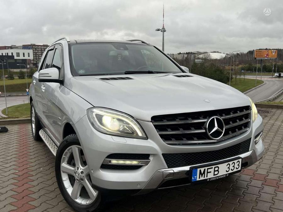 Grey Mercedes-Benz ML 350 2012 in Vilnius, with an engine capacity of 2.99 L and mileage of 240 thousand km for 14500 €, photo 1 on AUTOMOTO.COM.LV