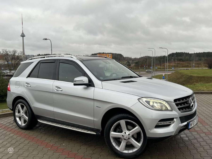 Grey Mercedes-Benz ML 350 2012 in Vilnius, with an engine capacity of 2.99 L and mileage of 240 thousand km for 14500 €, photo 2 on AUTOMOTO.COM.LV