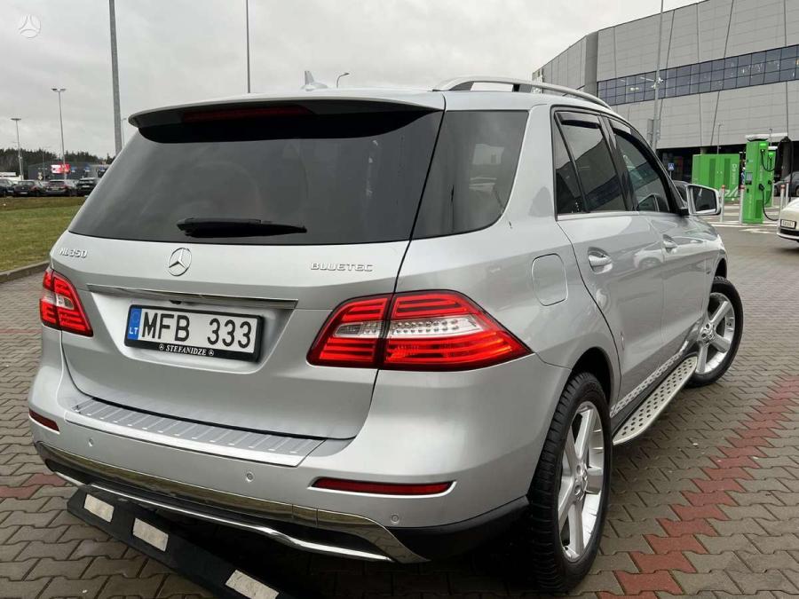 Grey Mercedes-Benz ML 350 2012 in Vilnius, with an engine capacity of 2.99 L and mileage of 240 thousand km for 14500 €, photo 3 on AUTOMOTO.COM.LV