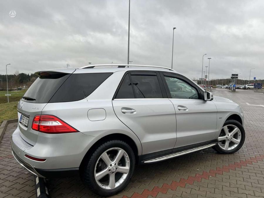 Grey Mercedes-Benz ML 350 2012 in Vilnius, with an engine capacity of 2.99 L and mileage of 240 thousand km for 14500 €, photo 5 on AUTOMOTO.COM.LV