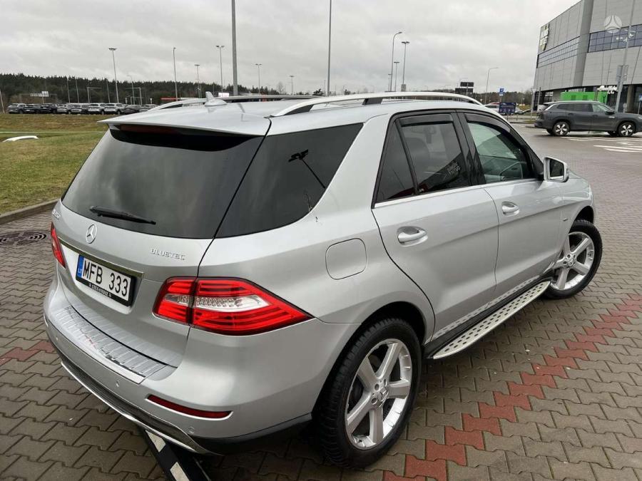 Grey Mercedes-Benz ML 350 2012 in Vilnius, with an engine capacity of 2.99 L and mileage of 240 thousand km for 14500 €, photo 7 on AUTOMOTO.COM.LV