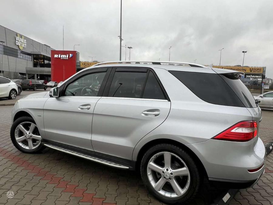 Grey Mercedes-Benz ML 350 2012 in Vilnius, with an engine capacity of 2.99 L and mileage of 240 thousand km for 14500 €, photo 8 on AUTOMOTO.COM.LV
