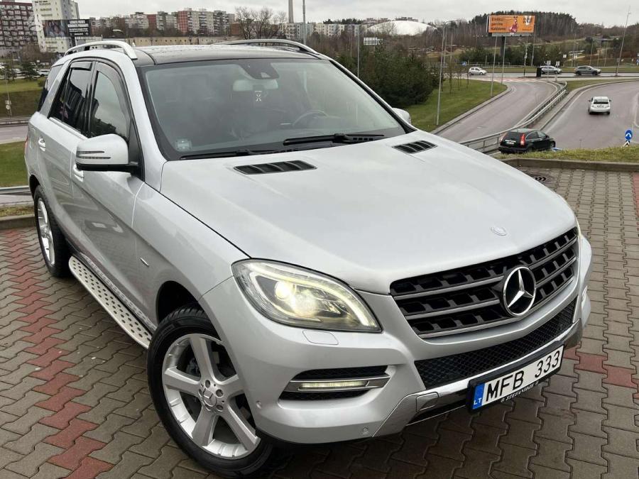 Grey Mercedes-Benz ML 350 2012 in Vilnius, with an engine capacity of 2.99 L and mileage of 240 thousand km for 14500 €, photo 9 on AUTOMOTO.COM.LV