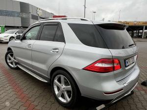 Grey Mercedes-Benz ML 350 2012 in Vilnius, with an engine capacity of 2.99 L and mileage of 240 thousand km for 14500 €, photo 10 on AUTOMOTO.COM.LV