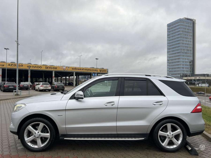 Grey Mercedes-Benz ML 350 2012 in Vilnius, with an engine capacity of 2.99 L and mileage of 240 thousand km for 14500 €, photo 12 on AUTOMOTO.COM.LV
