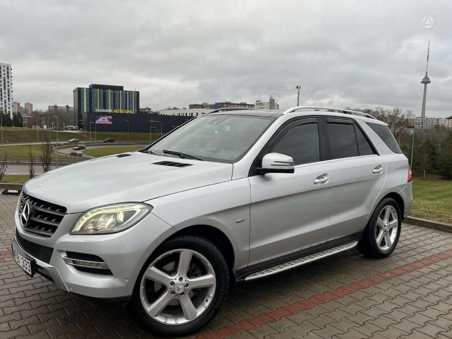Grey Mercedes-Benz ML 350 2012 in Vilnius, with an engine capacity of 2.99 L and mileage of 240 thousand km for 14500 €, photo 13 on AUTOMOTO.COM.LV