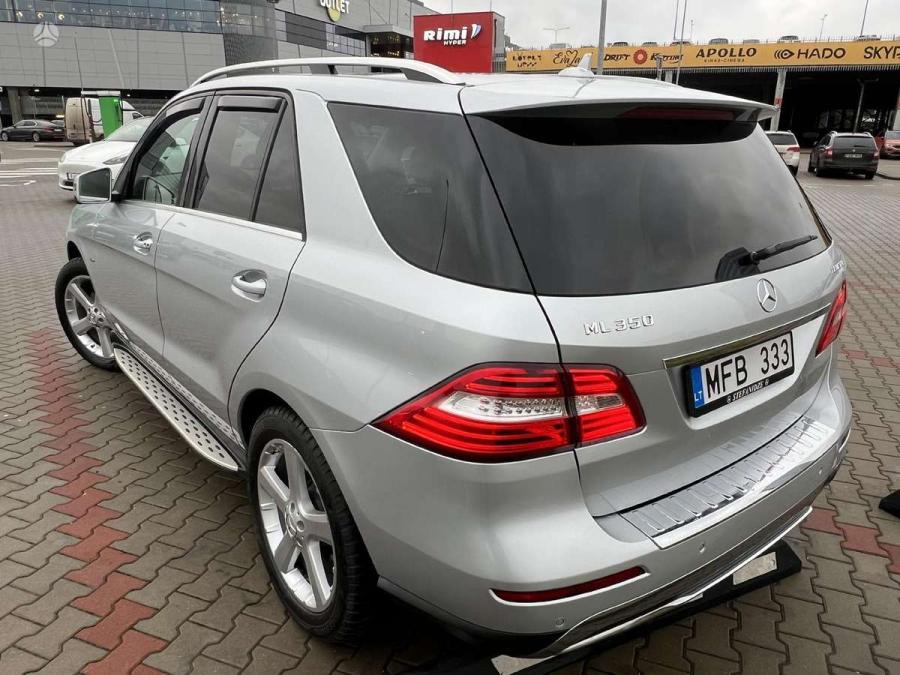 Grey Mercedes-Benz ML 350 2012 in Vilnius, with an engine capacity of 2.99 L and mileage of 240 thousand km for 14500 €, photo 15 on AUTOMOTO.COM.LV