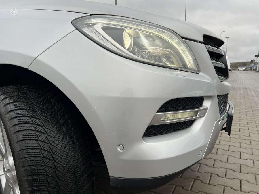 Grey Mercedes-Benz ML 350 2012 in Vilnius, with an engine capacity of 2.99 L and mileage of 240 thousand km for 14500 €, photo 17 on AUTOMOTO.COM.LV