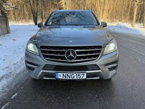 Pelēks Mercedes-Benz ML 350 2012 Alīta, ar dzinēja tilpumu 3.00 L un nobraukumu 281 tūkst. km par 10800 €, foto 2 vietnē AUTOMOTO.COM.LV
