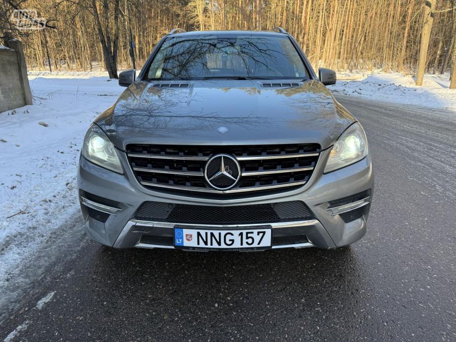 Pelēks Mercedes-Benz ML 350 2012 Alīta, ar dzinēja tilpumu 3.00 L un nobraukumu 281 tūkst. km par 10800 €, foto 2 vietnē AUTOMOTO.COM.LV