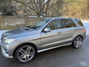 Pelēks Mercedes-Benz ML 350 2012 Alīta, ar dzinēja tilpumu 3.00 L un nobraukumu 281 tūkst. km par 10800 €, foto 4 vietnē AUTOMOTO.COM.LV