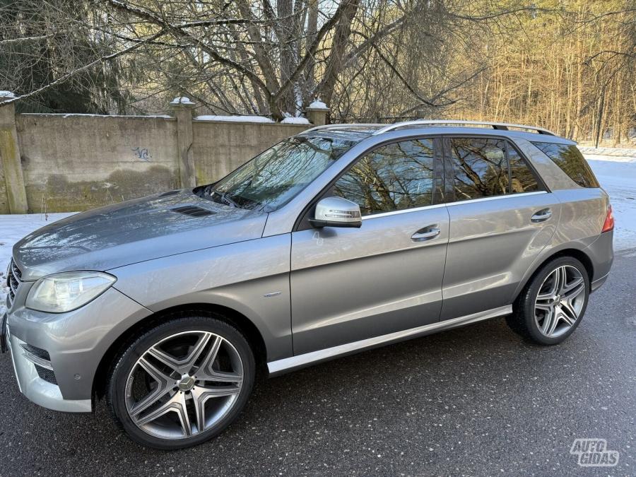 Pelēks Mercedes-Benz ML 350 2012 Alīta, ar dzinēja tilpumu 3.00 L un nobraukumu 281 tūkst. km par 10800 €, foto 4 vietnē AUTOMOTO.COM.LV