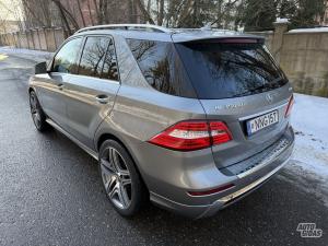 Pelēks Mercedes-Benz ML 350 2012 Alīta, ar dzinēja tilpumu 3.00 L un nobraukumu 281 tūkst. km par 10800 €, foto 5 vietnē AUTOMOTO.COM.LV