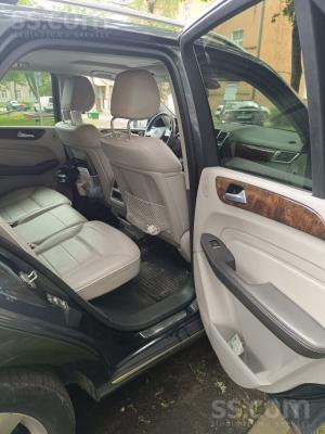 Pelēks Mercedes-Benz ML 350 2012 Daugavpils, ar dzinēja tilpumu 3.00 L un nobraukumu 308 tūkst. km par 13300 €, foto 5 vietnē AUTOMOTO.COM.LV