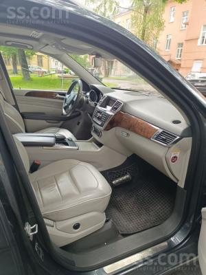 Pelēks Mercedes-Benz ML 350 2012 Daugavpils, ar dzinēja tilpumu 3.00 L un nobraukumu 308 tūkst. km par 13300 €, foto 6 vietnē AUTOMOTO.COM.LV