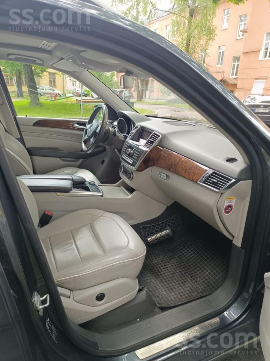 Pelēks Mercedes-Benz ML 350 2012 Daugavpils, ar dzinēja tilpumu 3.00 L un nobraukumu 308 tūkst. km par 13300 €, foto 6 vietnē AUTOMOTO.COM.LV