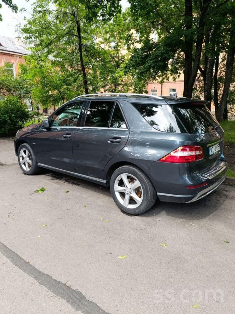 Pelēks Mercedes-Benz ML 350 2012 Daugavpils, ar dzinēja tilpumu 3.00 L un nobraukumu 308 tūkst. km par 13300 €, foto 8 vietnē AUTOMOTO.COM.LV