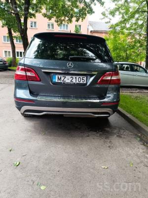 Pelēks Mercedes-Benz ML 350 2012 Daugavpils, ar dzinēja tilpumu 3.00 L un nobraukumu 308 tūkst. km par 13300 €, foto 9 vietnē AUTOMOTO.COM.LV