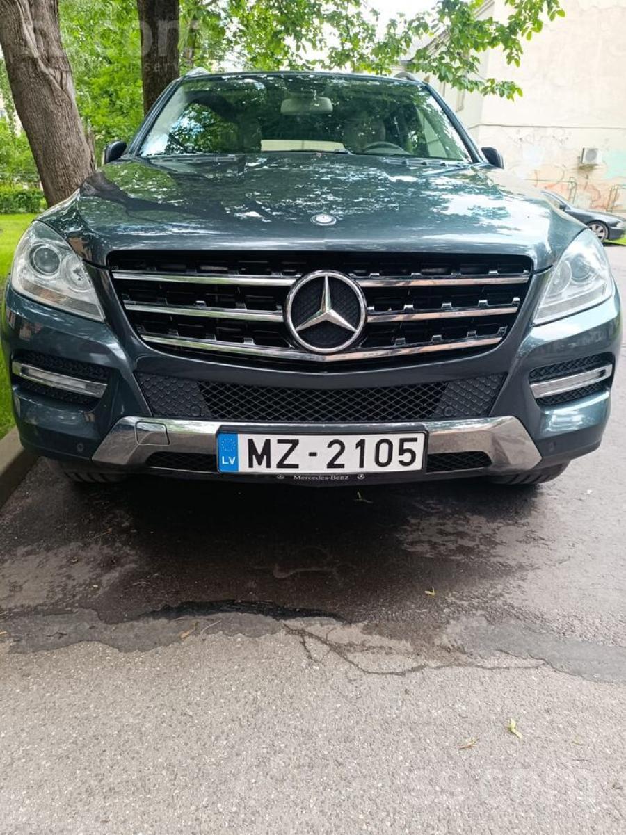 Pelēks Mercedes-Benz ML 350 2012 Daugavpils, ar dzinēja tilpumu 3.00 L un nobraukumu 308 tūkst. km par 13300 €, foto 10 vietnē AUTOMOTO.COM.LV