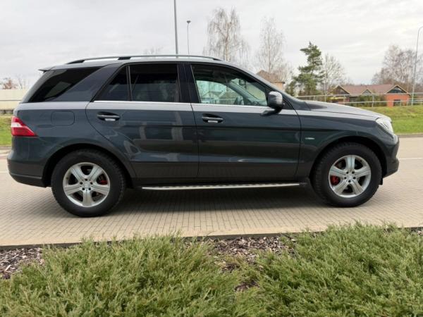 Pelēks Mercedes-Benz ML 350 2012 Rīga, ar dzinēja tilpumu 3.00 L un nobraukumu 358 tūkst. km par 12150 €, foto 2 vietnē AUTOMOTO.COM.LV