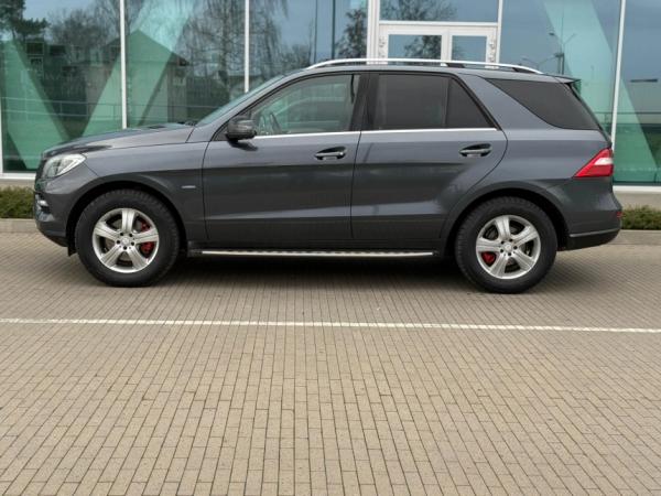 Pelēks Mercedes-Benz ML 350 2012 Rīga, ar dzinēja tilpumu 3.00 L un nobraukumu 358 tūkst. km par 12150 €, foto 3 vietnē AUTOMOTO.COM.LV