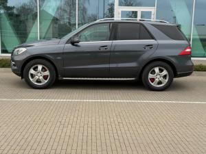 Grey Mercedes-Benz ML 350 2012 in Riga, with an engine capacity of 3.00 L and mileage of 358 thousand km for 12150 €, photo 4 on AUTOMOTO.COM.LV