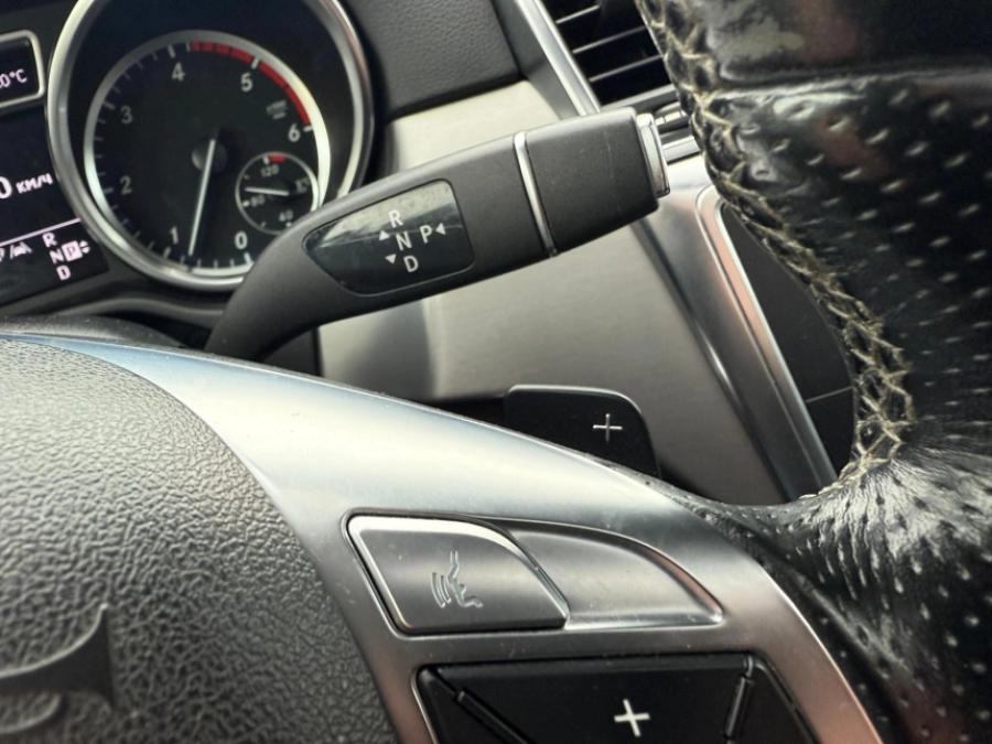 Grey Mercedes-Benz ML 350 2012 in Riga, with an engine capacity of 3.00 L and mileage of 358 thousand km for 12150 €, photo 6 on AUTOMOTO.COM.LV