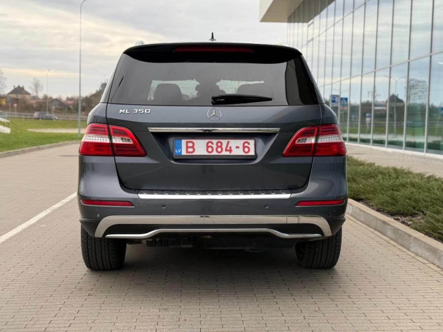 Grey Mercedes-Benz ML 350 2012 in Riga, with an engine capacity of 3.00 L and mileage of 358 thousand km for 12150 €, photo 16 on AUTOMOTO.COM.LV