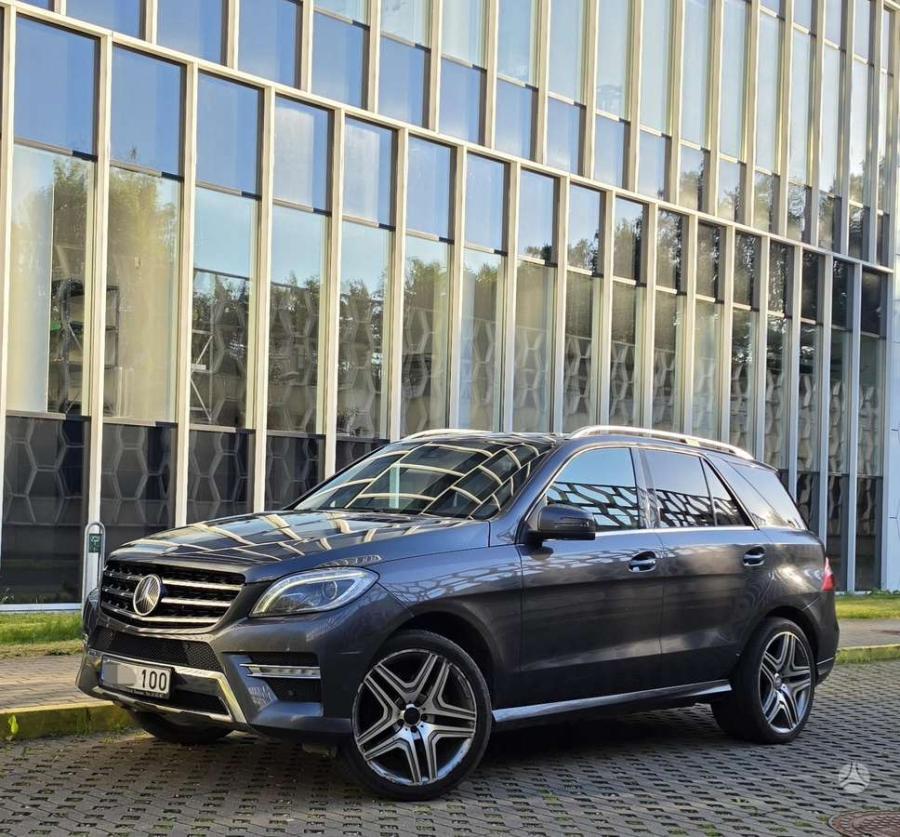Grey Mercedes-Benz ML 350 2012 in Vilnius, with an engine capacity of 2.99 L and mileage of 320 thousand km for 10600 €, photo 1 on AUTOMOTO.COM.LV