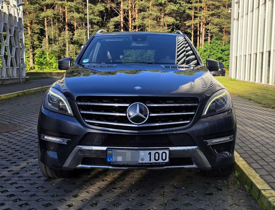 Grey Mercedes-Benz ML 350 2012 in Vilnius, with an engine capacity of 2.99 L and mileage of 320 thousand km for 10600 €, photo 3 on AUTOMOTO.COM.LV