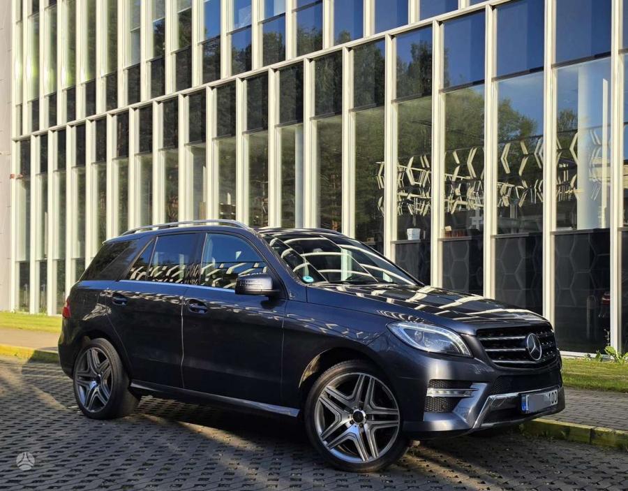 Grey Mercedes-Benz ML 350 2012 in Vilnius, with an engine capacity of 2.99 L and mileage of 320 thousand km for 10600 €, photo 4 on AUTOMOTO.COM.LV
